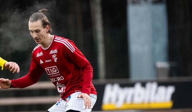 Officiellt: Oliver Kåhed förlänger med FBK Karlstad - Fotbolltransfers.com
