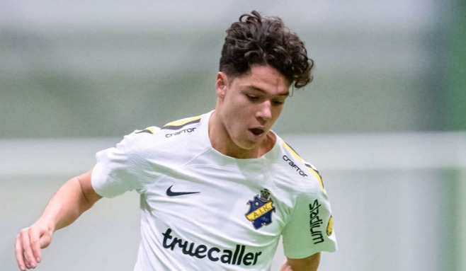 Officiellt: Charlie Pavey förlänger med AIK - Fotbolltransfers.com