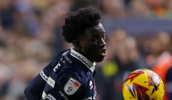 Officiellt: Crystal Palace värvar Romain Esse - Fotbolltransfers.com