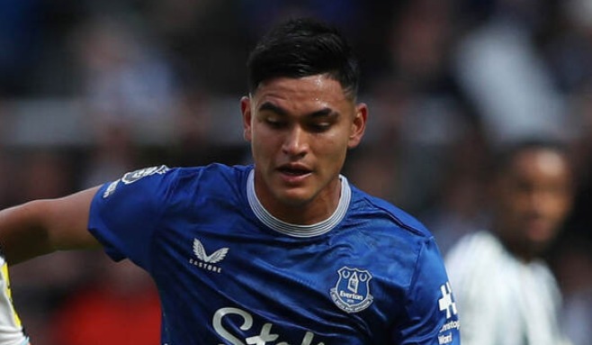 Officiellt: Everton köper loss Carlos Alcaraz - Fotbolltransfers.com