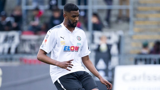 Officiellt: Örebro SK bryter med Damien Plessis - Fotbolltransfers.com